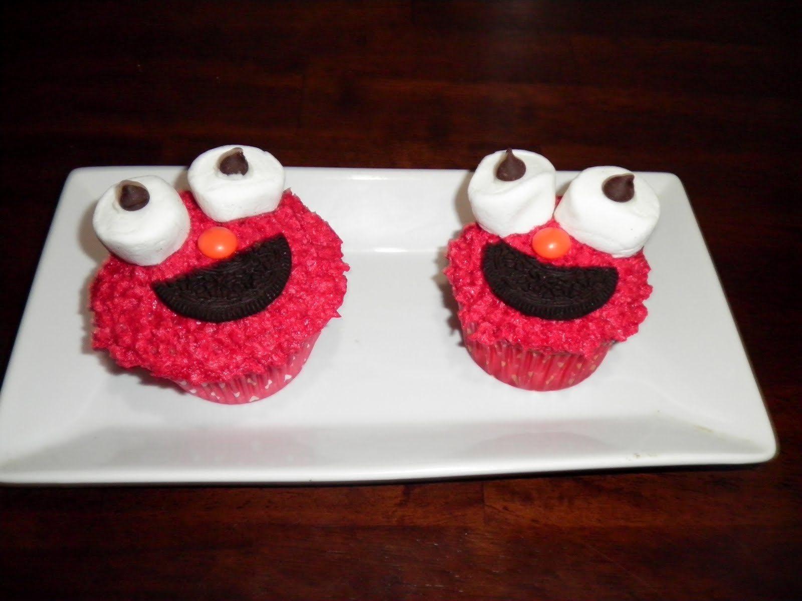 Candy's Confections: Elmo Cupcakes
