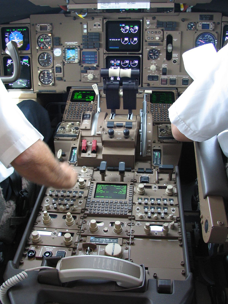 Cool Jet Airlines: Boeing 767 Cockpit