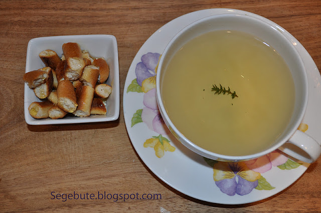 SEGEBUTĖS UŽRAŠAI: Čiobrelių arbata su medum ir mano namų vaistinėlė