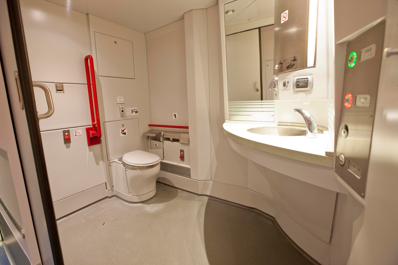 CRÓNICA FERROVIARIA: España: Renfe invierte 5,7 millones de euros en la ...