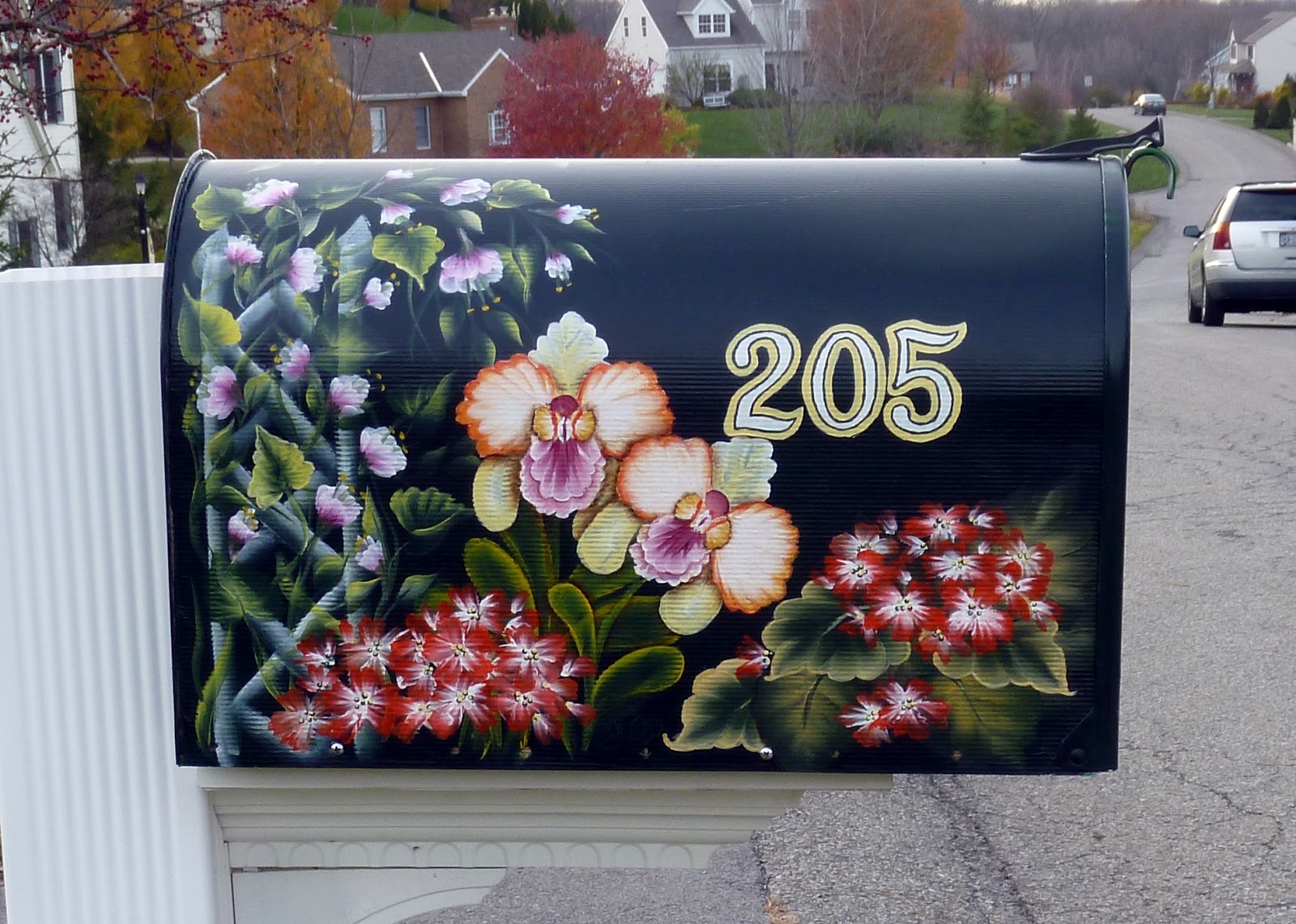 Danelle's Designs: Painted Mailbox