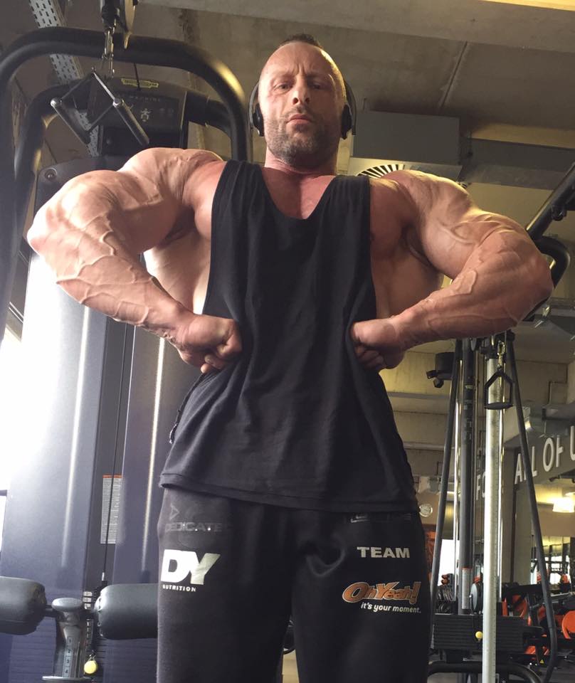 Muscle Lover: German bodybuilder Steffen Gerhard