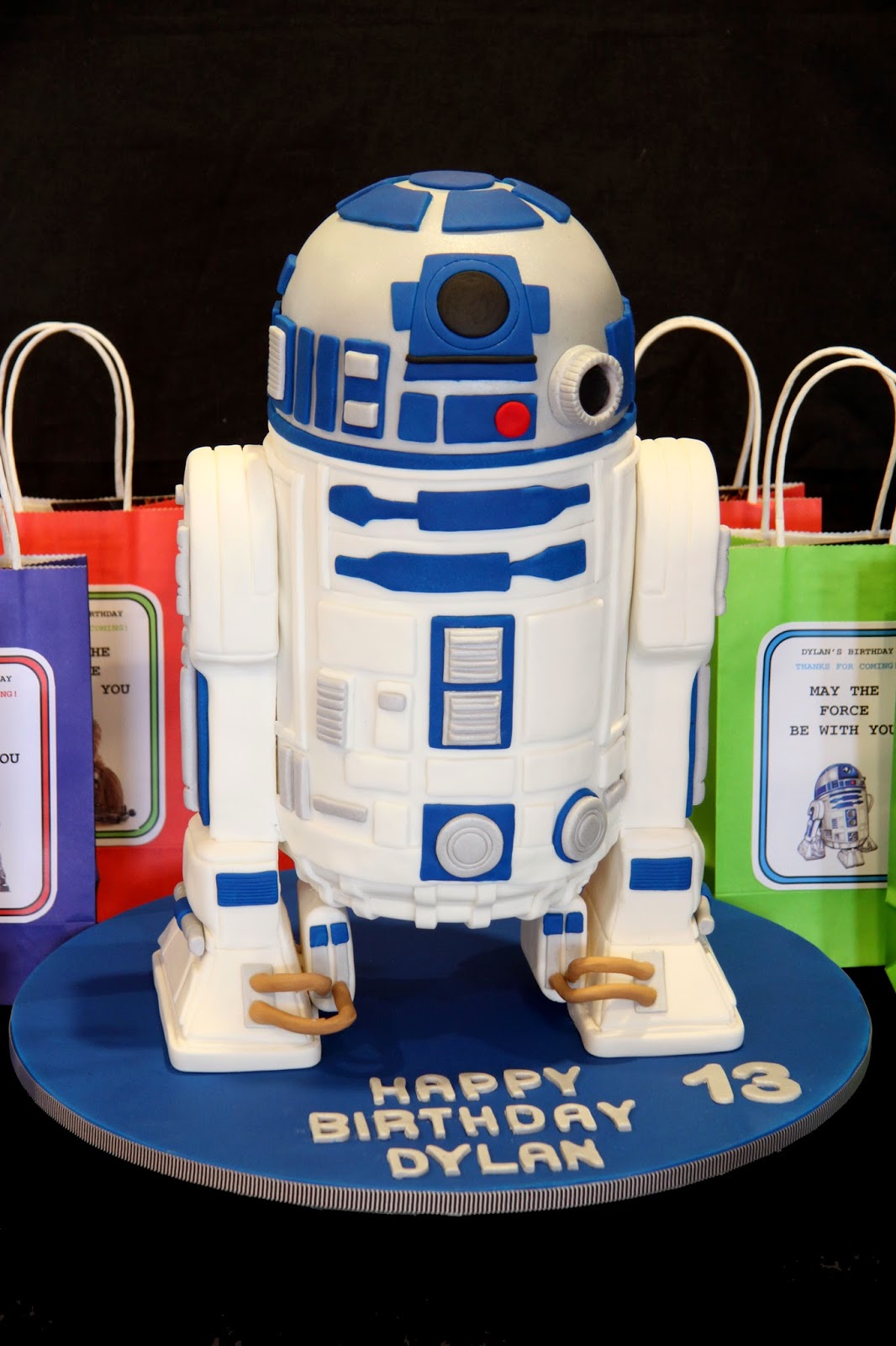 Leonie's Cakes and Parties . . . . .: Star Wars Party - R2D2 Cake