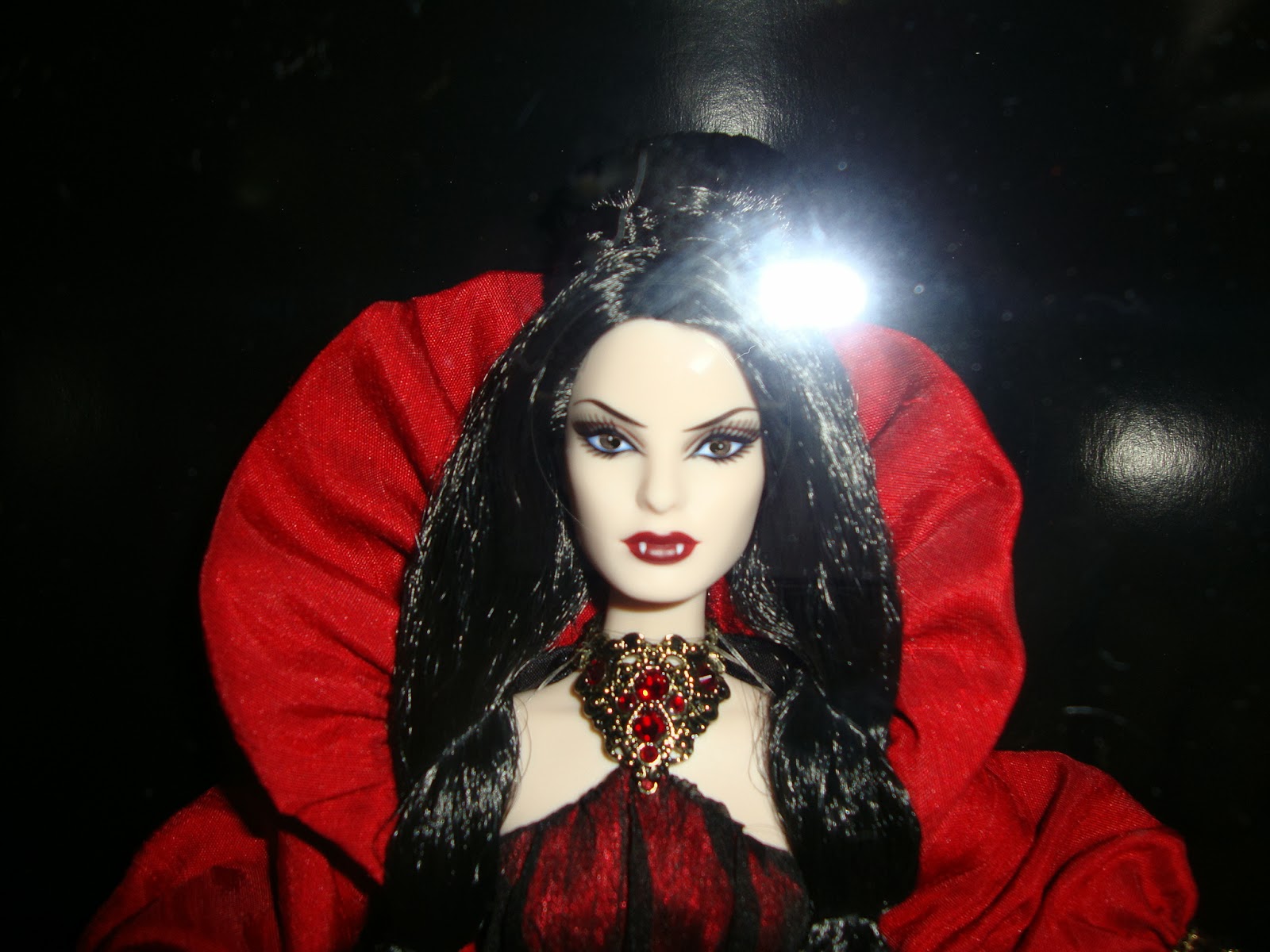 Les affaires de Natalia: Review: Haunted Beauty Vampire Barbie Doll