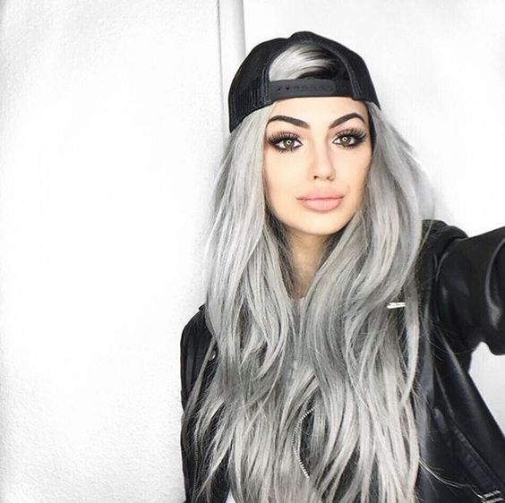 Tendencias 2018 - Mujeres con Cabello color gris