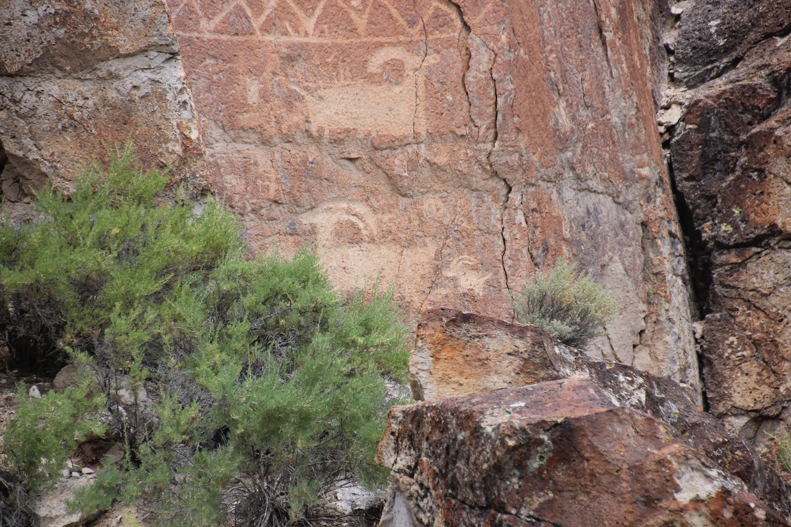 Utah Pictographs, Petroglyphs and Rock Art: Fremont Indian State Park