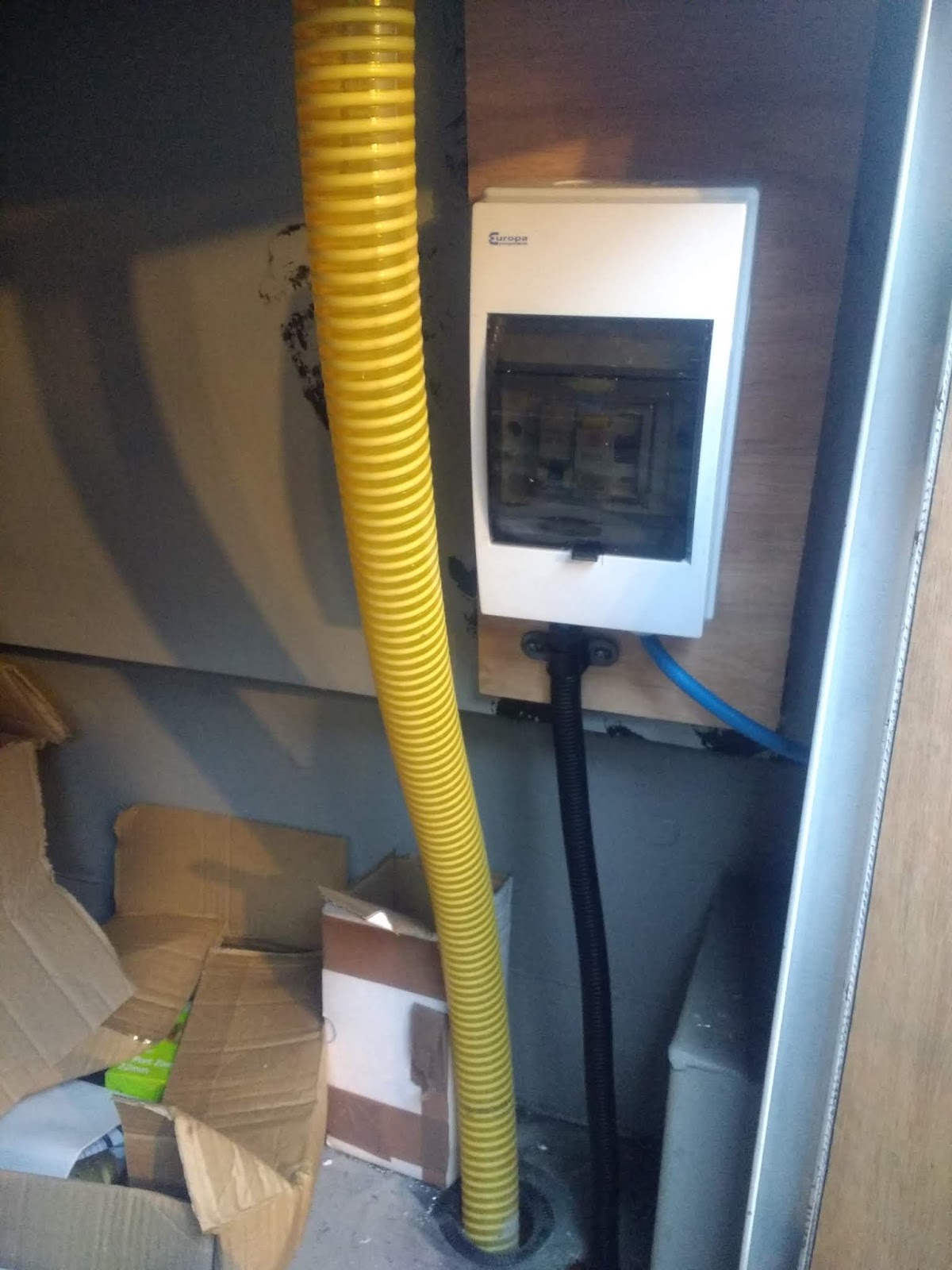 Narrowboat Calbourne: Engine room bulkhead and electrics