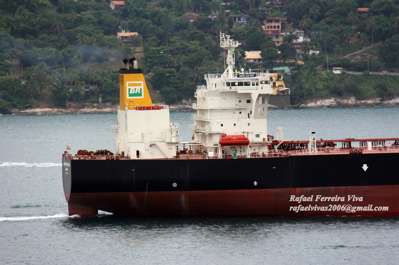 Navios em Santos: Angra dos Reis