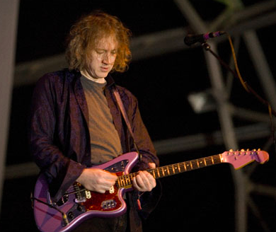 iconic guitar.com: Kevin Shields - Fender Jaguar