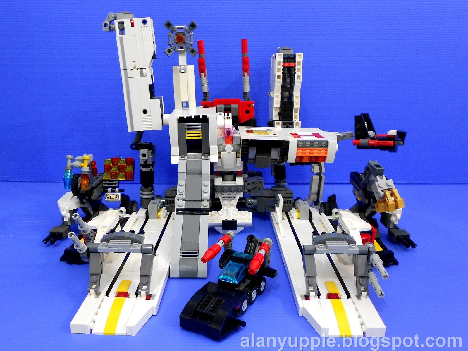 Alanyuppie's LEGO Transformers: LEGO Metroplex: Part 3 of 3: Base Mode