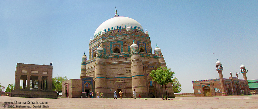 The Beauty and most beautiful places of Pakistan: Tomb Shrine of Shah ...