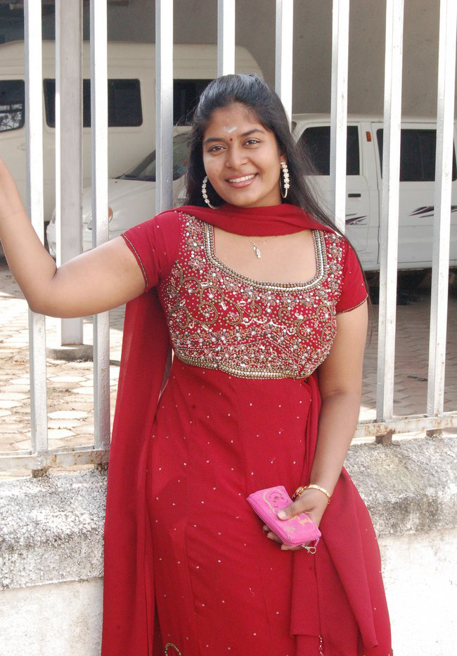 Tamil serial actress neepa hot pics - cleanpag
