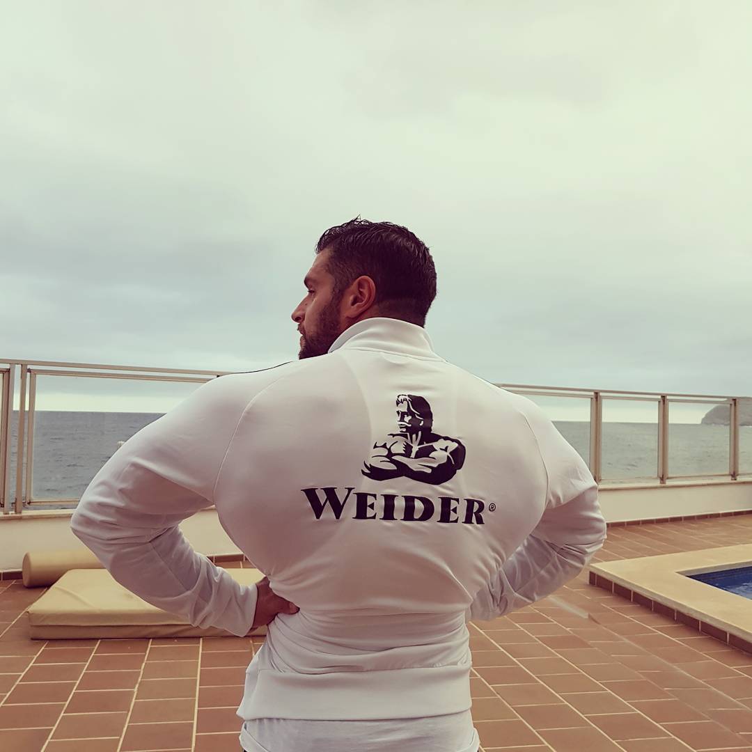 Muscle Lover: Bodybuilders with their clothes on (3)