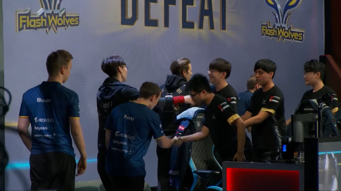 Phong Vũ Buffalo 'gạt giò' thành công Flash Wolves, tiễn đại diện số 1 ...