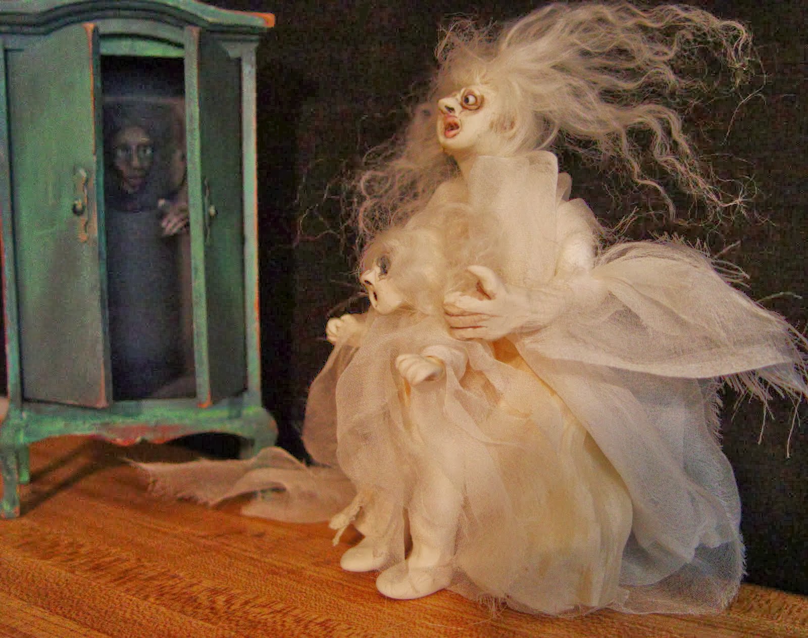 Liz Adeles SpOOky Art: Haunted Closet