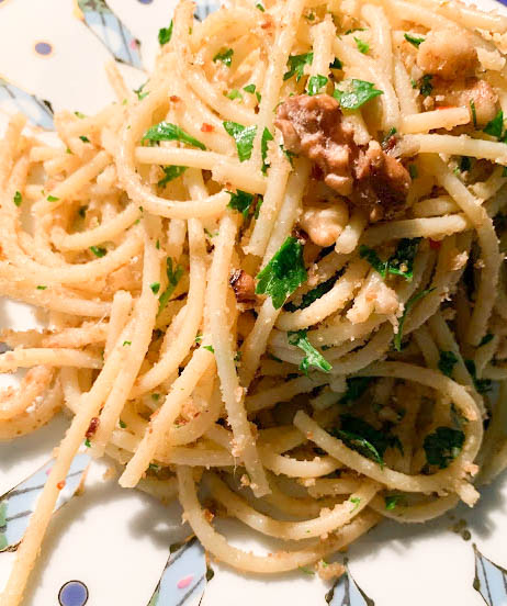 Spaghetti with Walnuts, Anchovy and Parsley – Venagredos