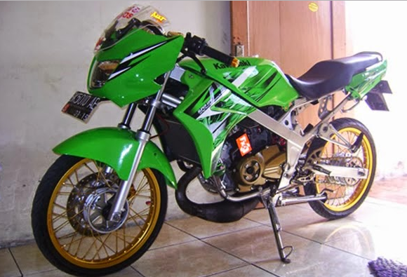 Melihat Modifikasi-Modifikasi Ninja R Keren Terbaru - Motosia