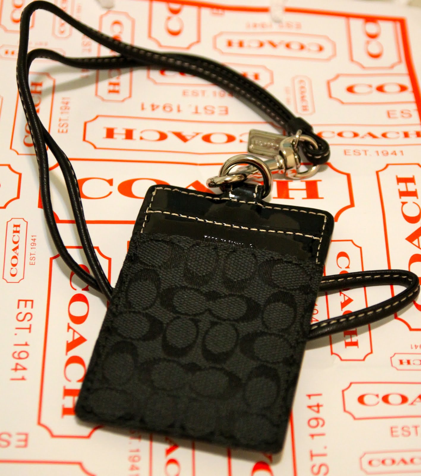 women2u.beautique: COACH: Lanyard ID