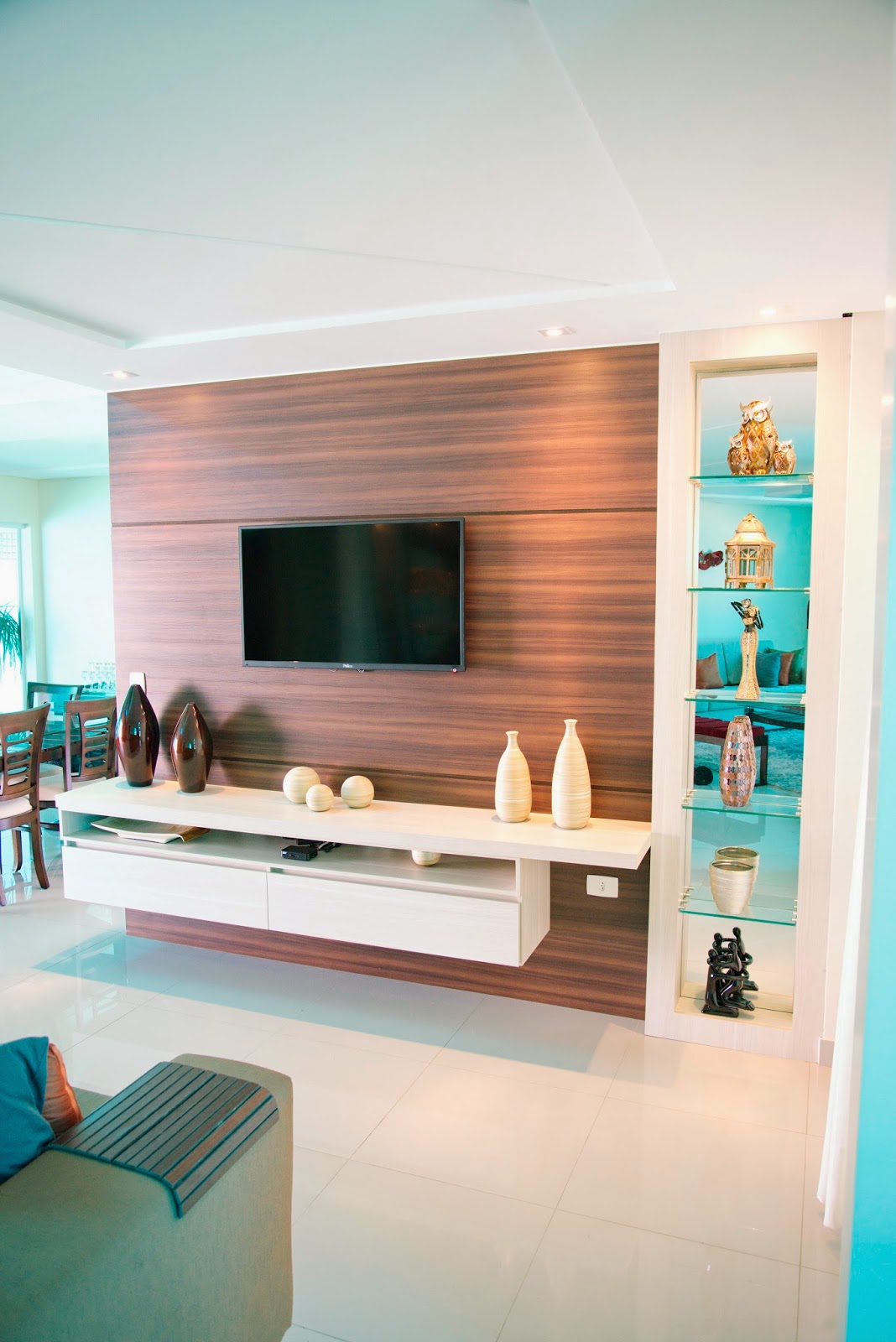 PAINEL DE TV E RACK COM TORRE DECORATIVA LATERAL - DESIGN MÓVEIS PROJETADOS