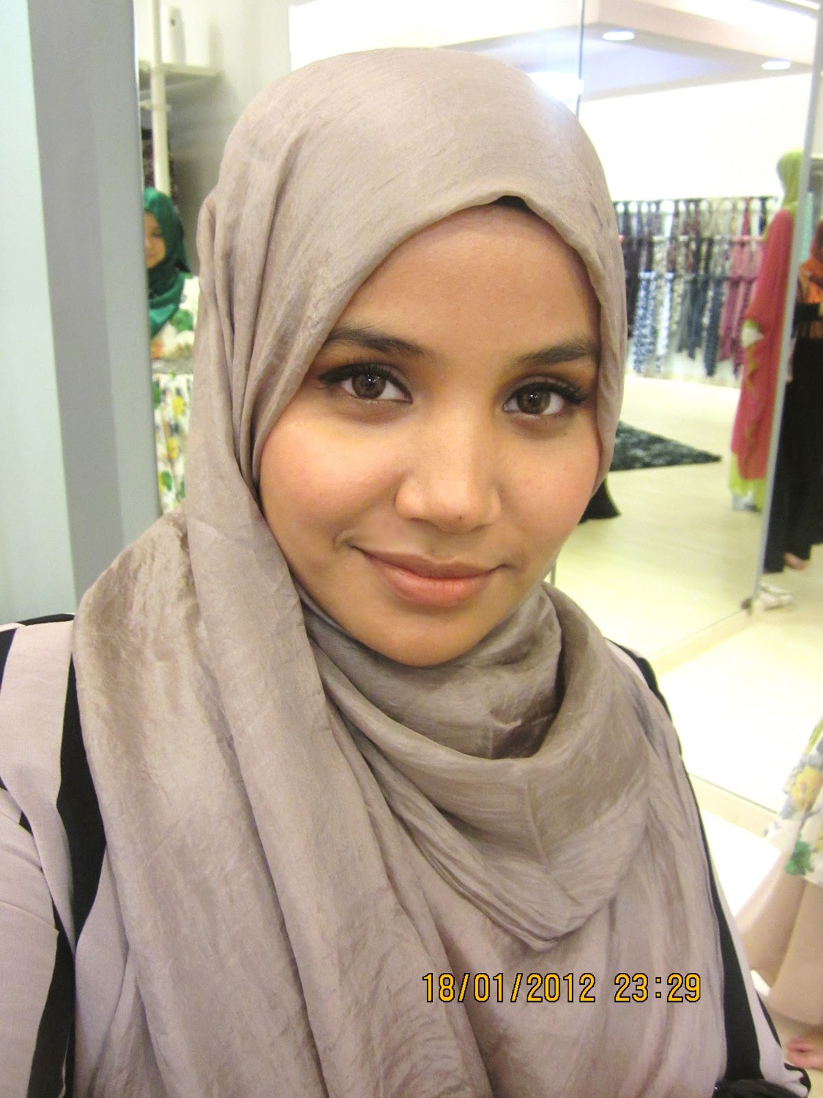 Behind The Scenes : Safiyya Shoot - Aishah Amin ~ Fashionable Jilbab Styles