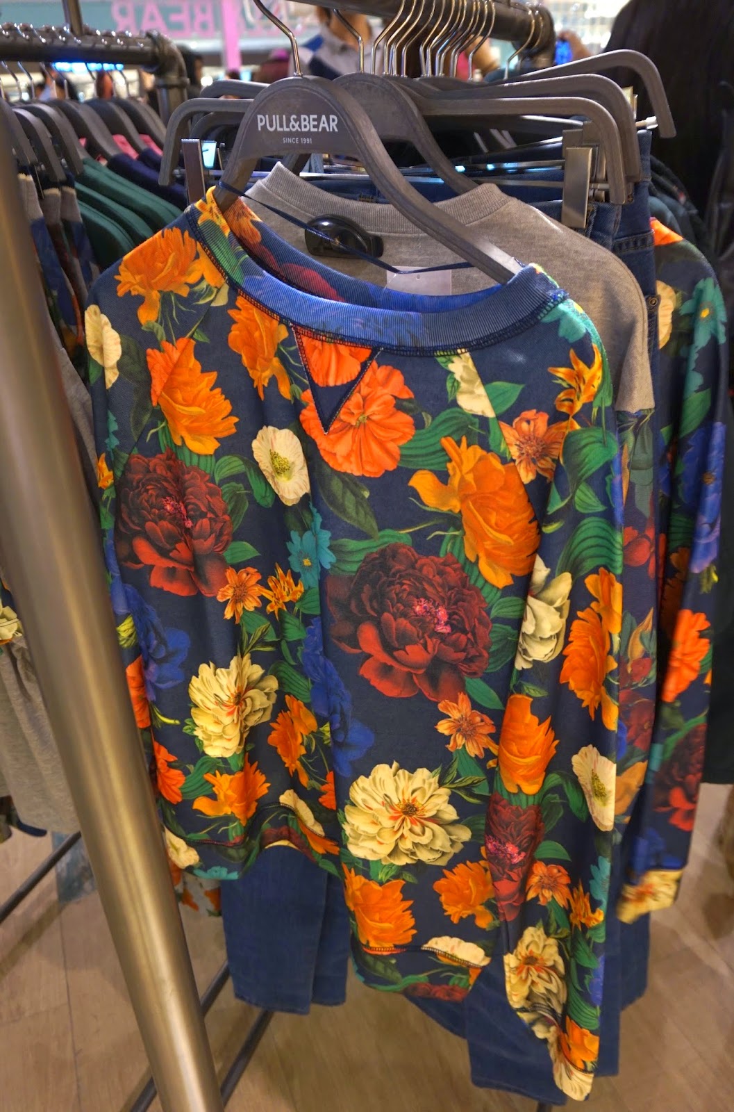 Pull And Bear Opens in Manila + Store Tour + My Favorite item at Pull ...