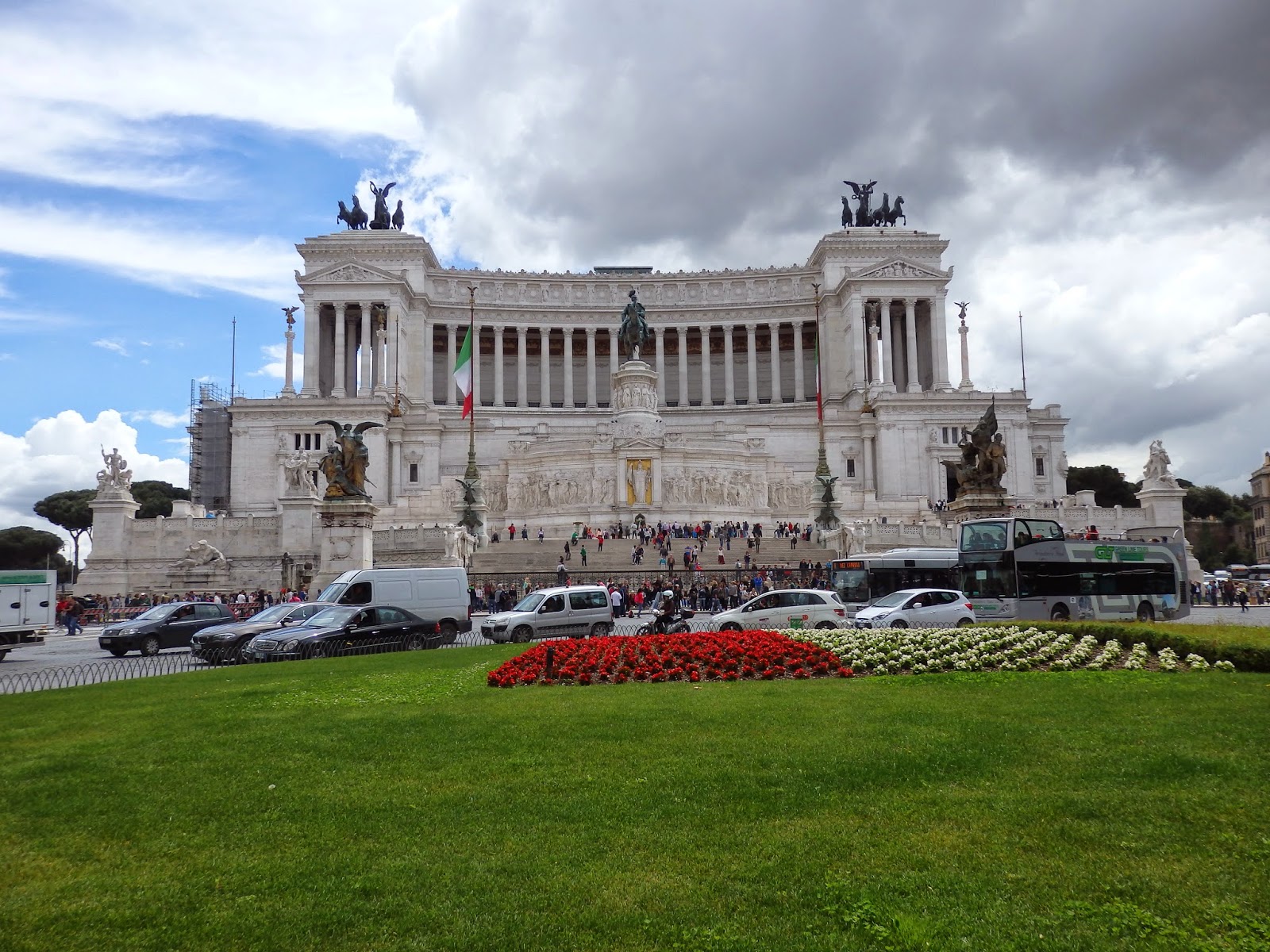2 On the Road: Italy - Rome - Victor Emmanuel Monument