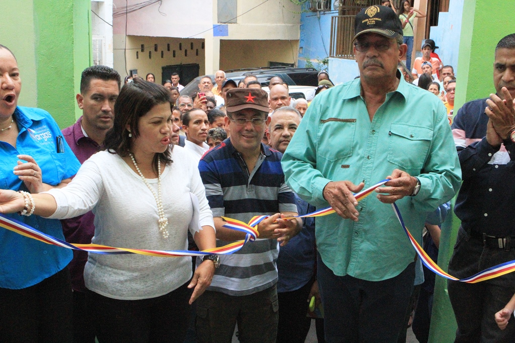 Gobernador reinauguró escuela Carmen Felicia Colón