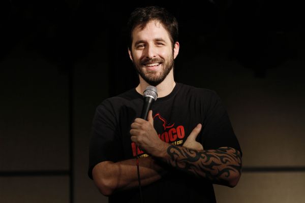 .: Show com Rafinha Bastos leva mais de duas mil pessoas ao Hangar