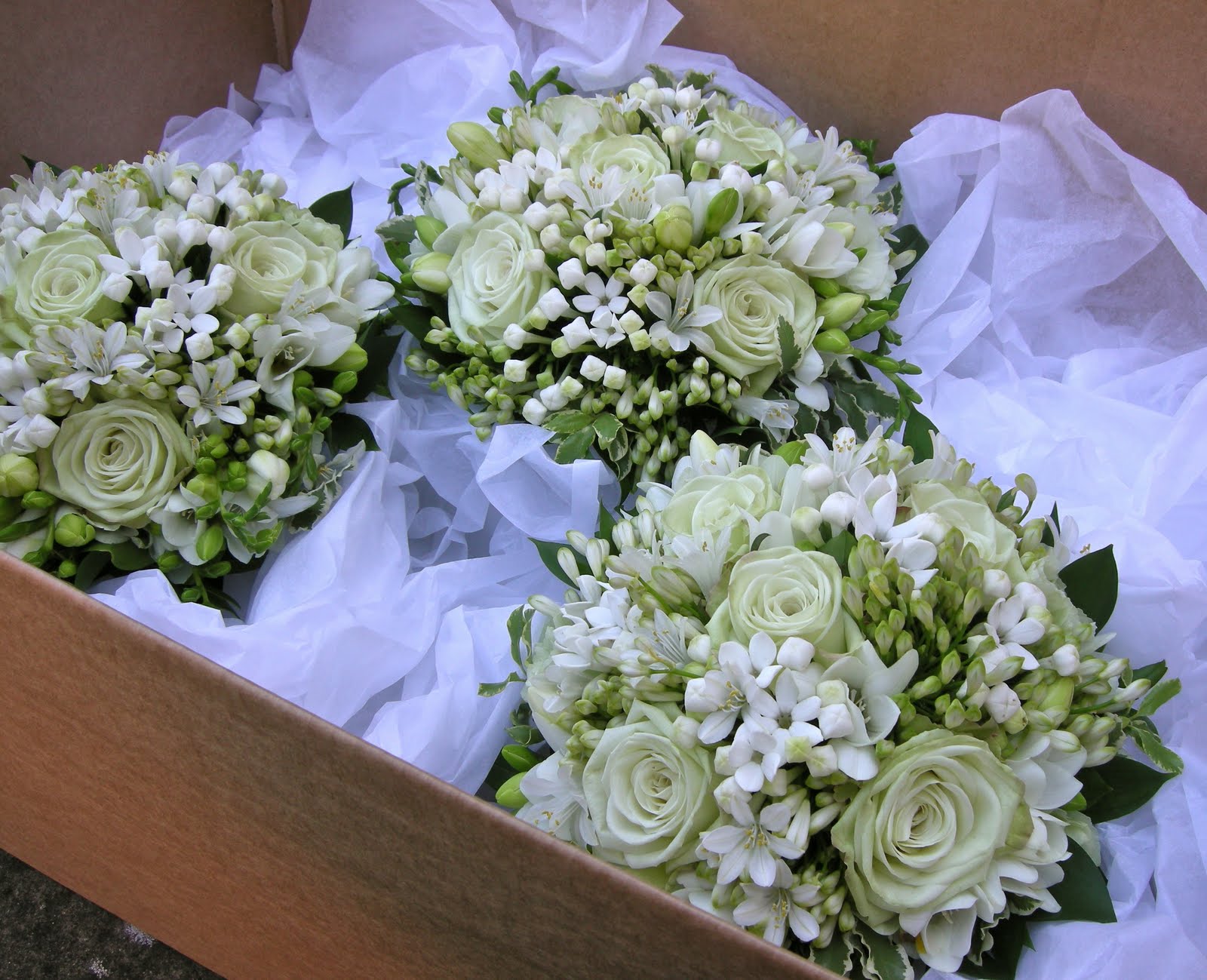 Wedding Flowers Blog: Alison's pale green and white wedding flowers ...