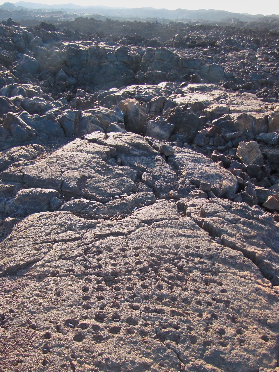 Rock Art Blog: HAWAIIAN ROCK ART - KONANE GAME BOARDS: