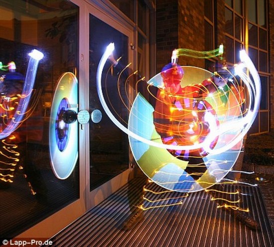 Nozz Design: ARTE COM LIGHT PAINTING