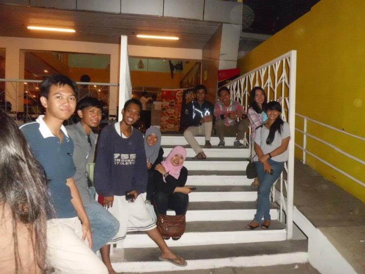 Buka Puasa Bersama Alumni SMP 194 di Pecel Lele Lela | PATRIOTISME ...