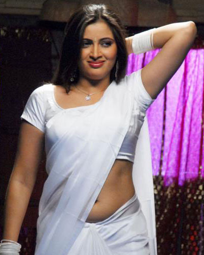 Navneet Kaur Hot First Night Saree Navel Show Pics | Mallu Surf