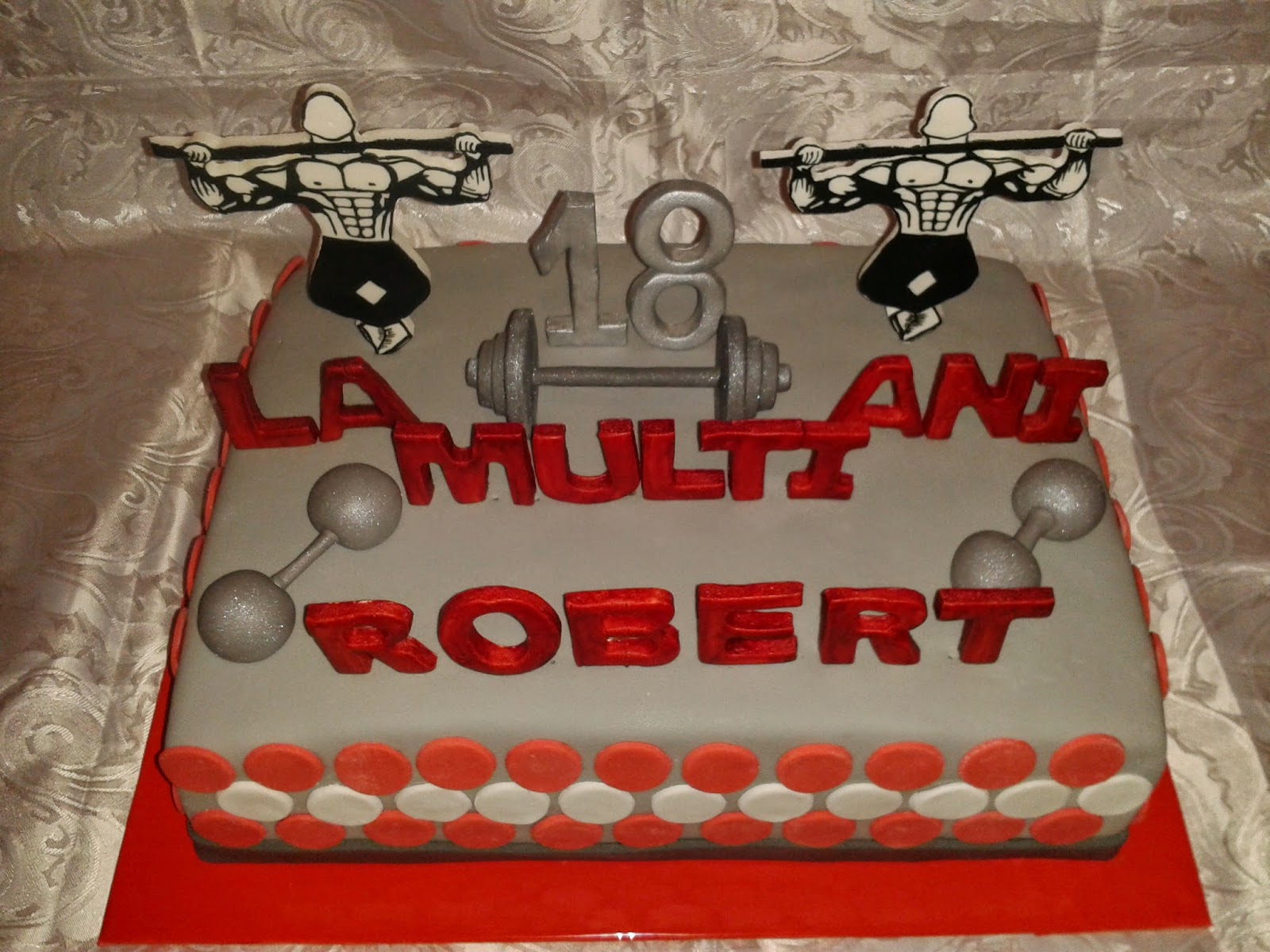 Tărâmul dulciurilor: Tort "Bar Workout"