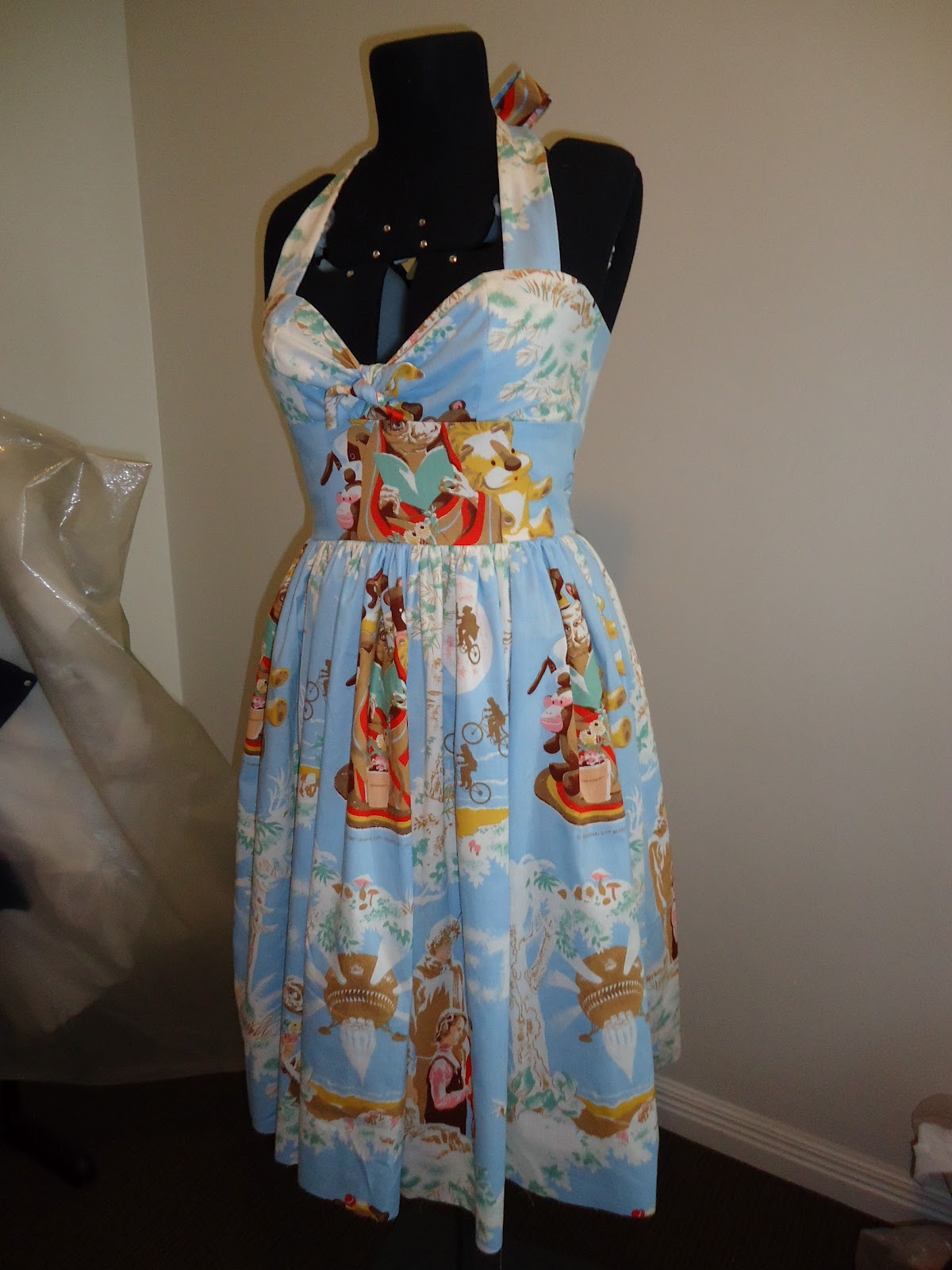 Miss Lucy's Boutique: Vintage sheets make pretty dresses!