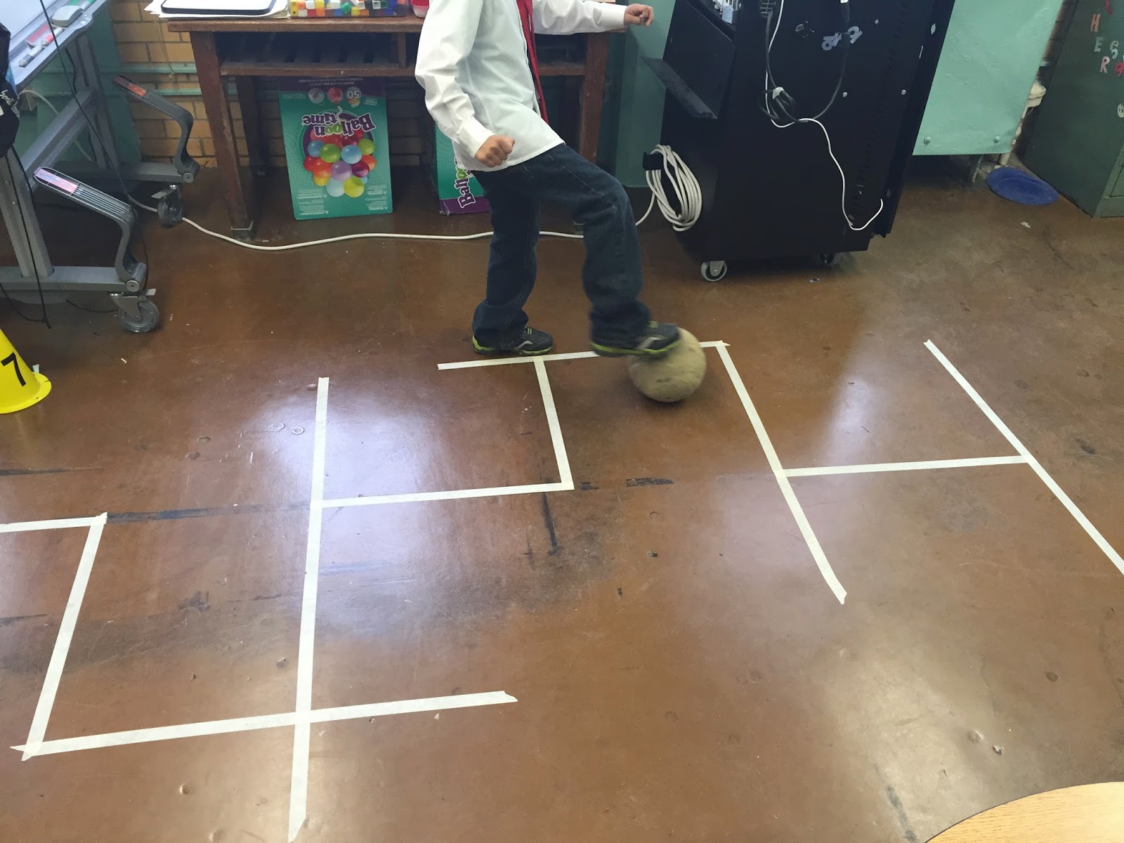 Can we play TOGETHER?!: Walking on the maze