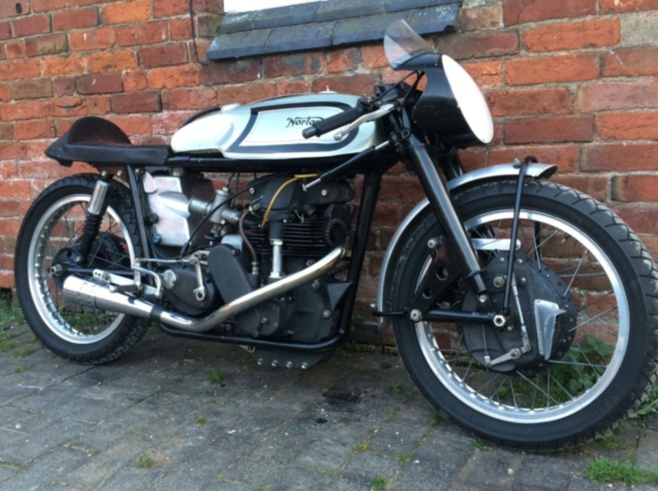 SOLO MOTORCYCLE WORKS: October 2015