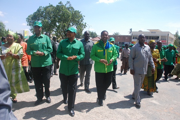 theNkoromo Blog: MAKAO MAKUU YA CCM DODOMA WAMPOGEZA JK, SEKRETARIETI