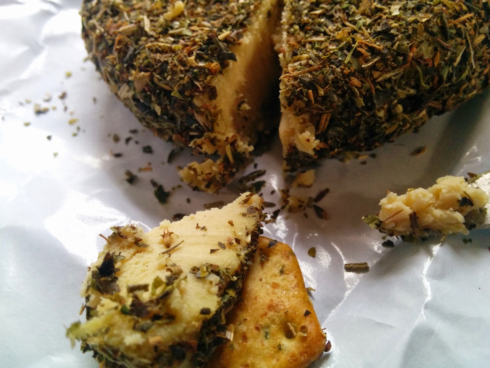 WholeFoodVegan: Herbs De Provence Cheese 'n Crackers