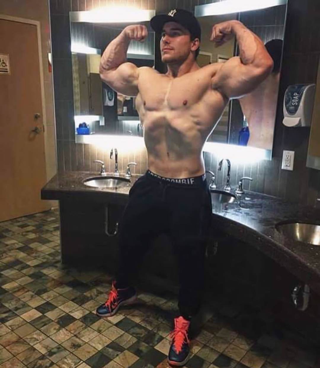 the beauty of male muscle: Tommy