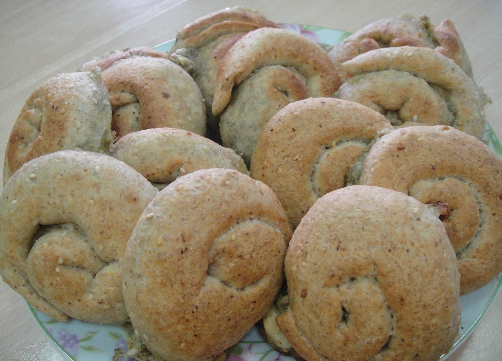 Maryam's Culinary Wonders: 100. Zaatar Cheese Snails - Halazon