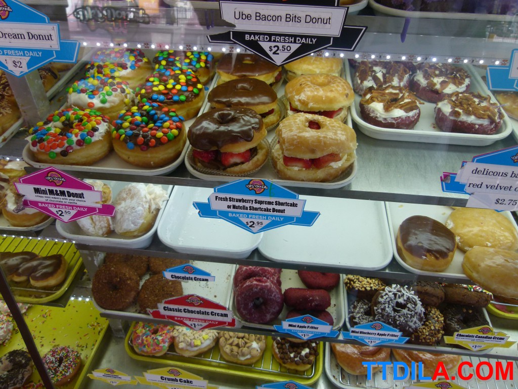 Things To Do In Los Angeles: DK’s Donuts & Bakery aka Donut Heaven