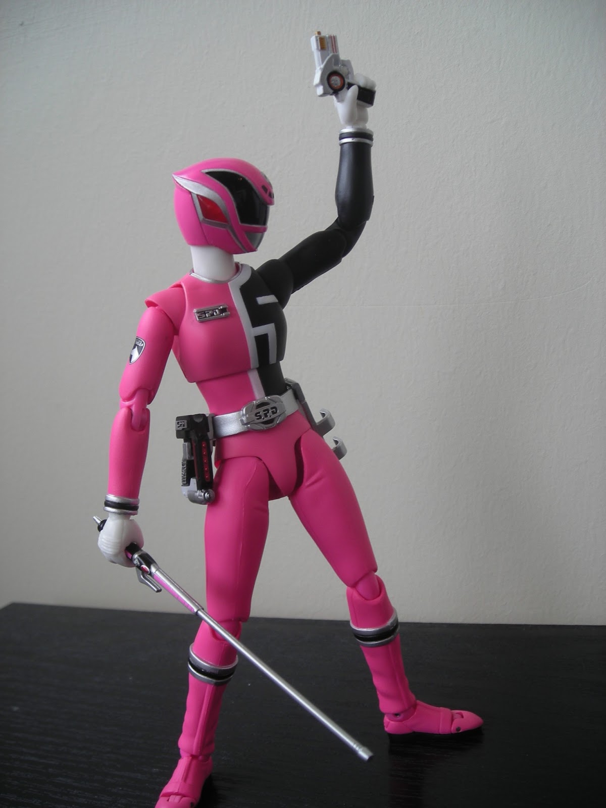 My Shiny Toy Robots: Toybox REVIEW: S.H. Figuarts Deka Pink