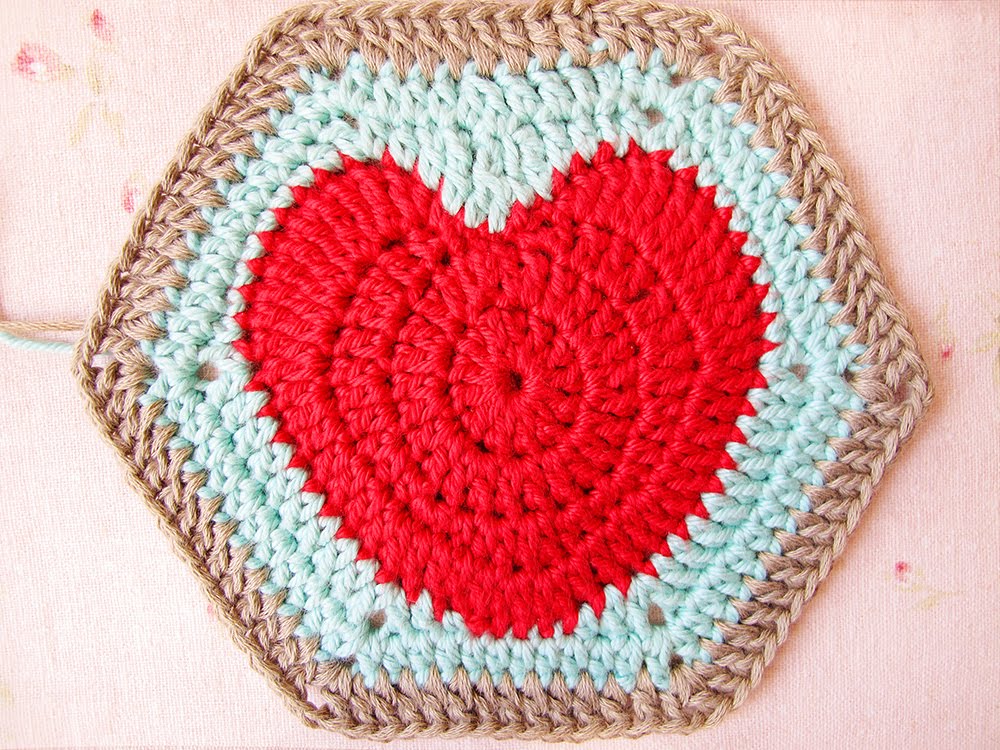 Heidi Bears: Happy Valentines...and a Hearty Hexagon Pattern