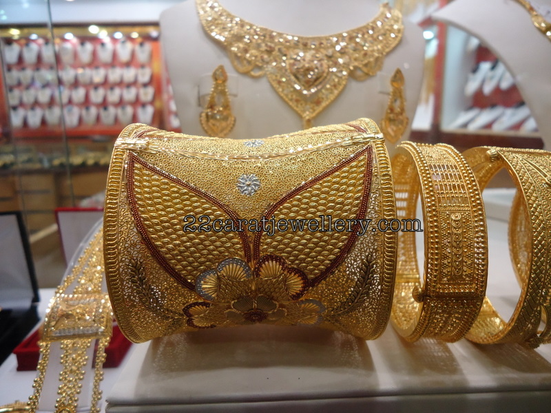 Broad Mesh Work Bangle - Jewellery Designs