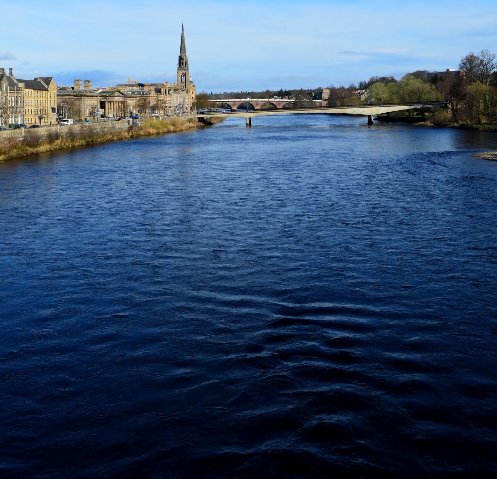 Tour Scotland: Tour Scotland Photographs Video River Tay Perth ...