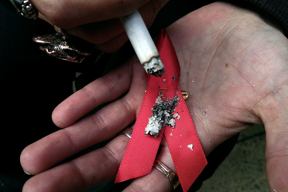 People living with HIV underestimate the harm of smoking