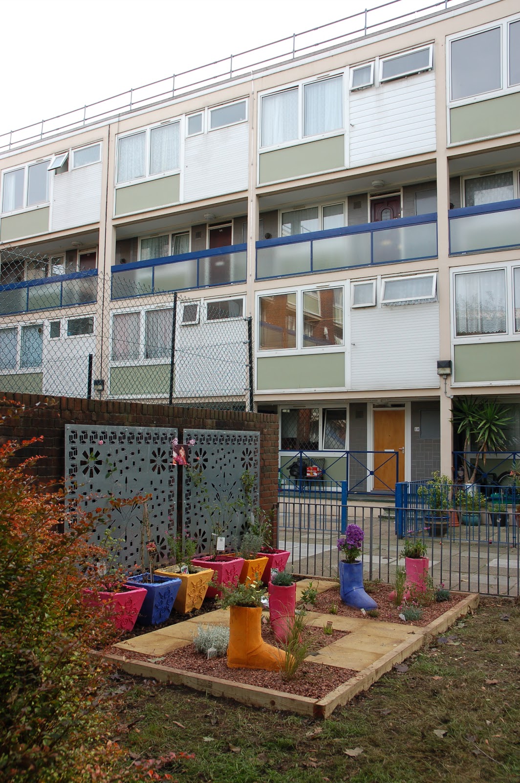 interim art & design studio: Memorial Garden, Bemerton Estate Islington