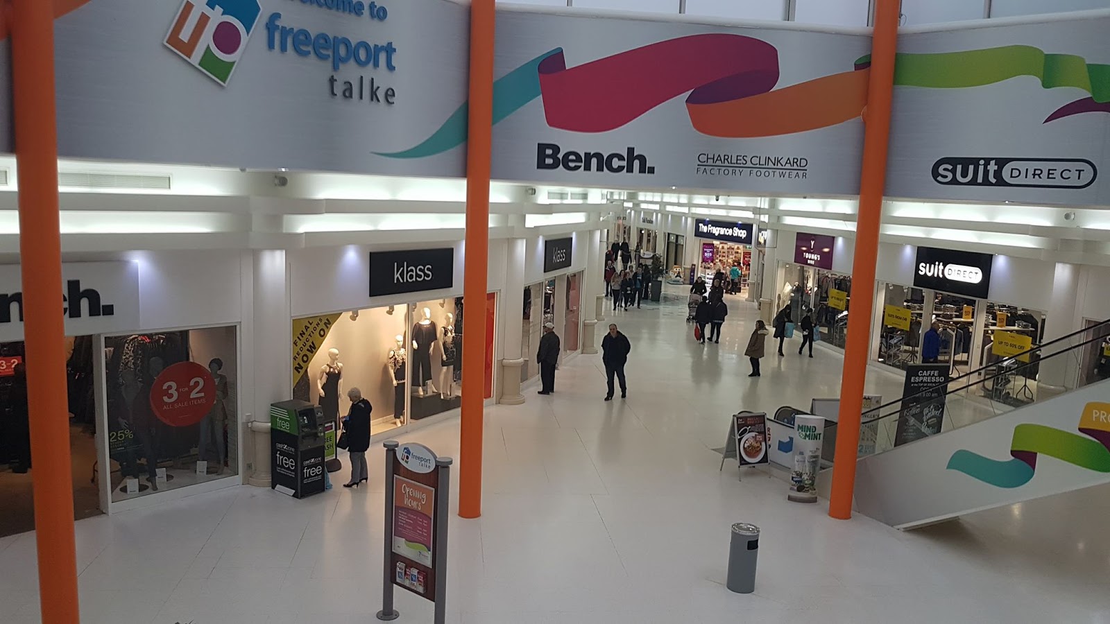 Porsche-noir: Freeport Talke, Stoke-on-Trent