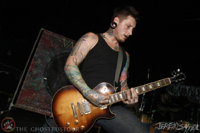 [Question] Can someone identify the Les Paul with the tobacco burst ...